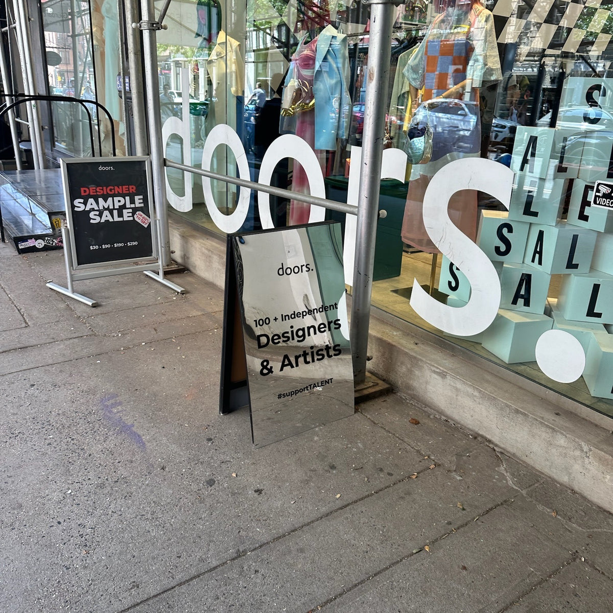 #1 Doors NYC - Plataforma para artistas emergentes y moda – Signs and ...