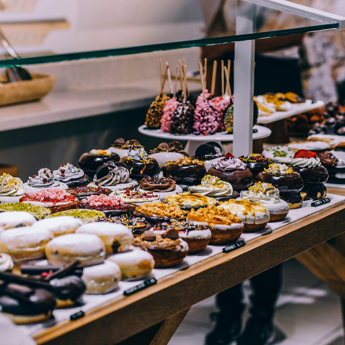 Bakery Marketing Strategies That Attract Customers – Signs and Mirrors